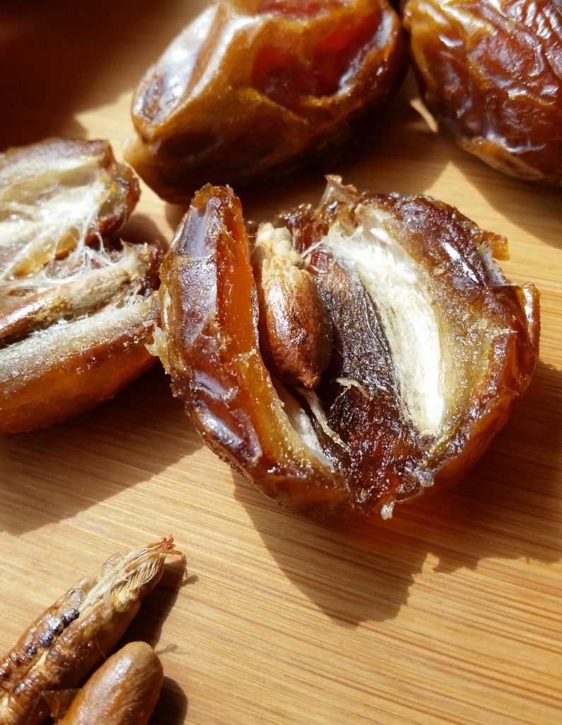 Date Paste: The natural caramelly sweetener that's full of nutrients ...